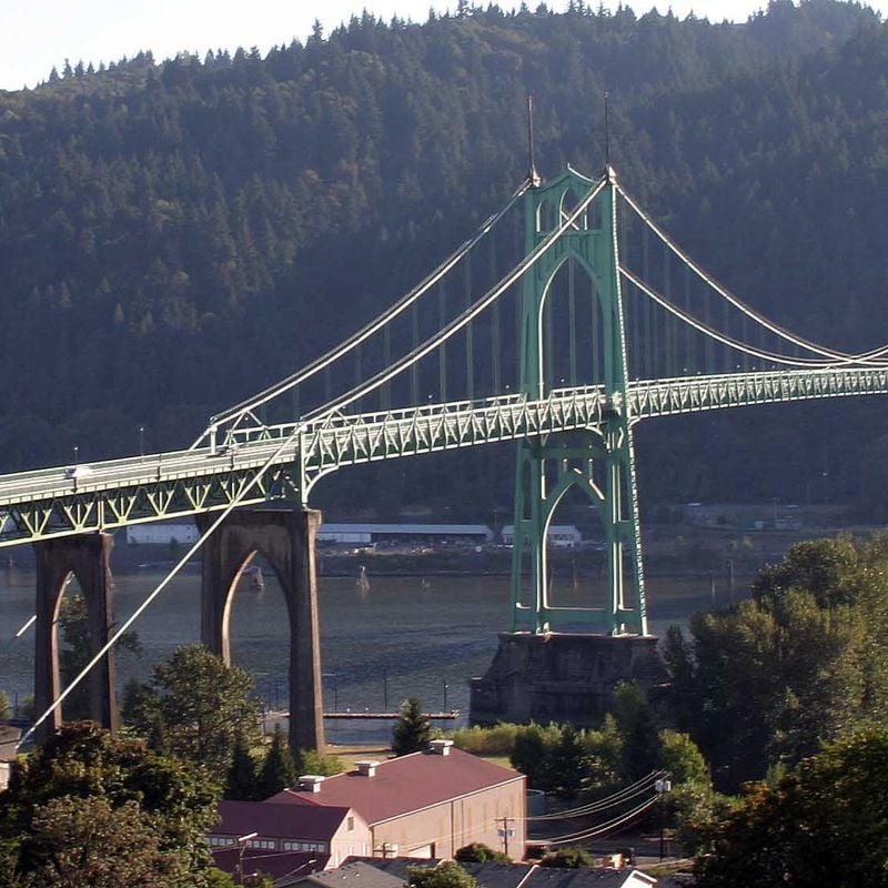 St.-Johns-Bridge - Stahlhängebrücke im Cathedral Park, Portland, USA