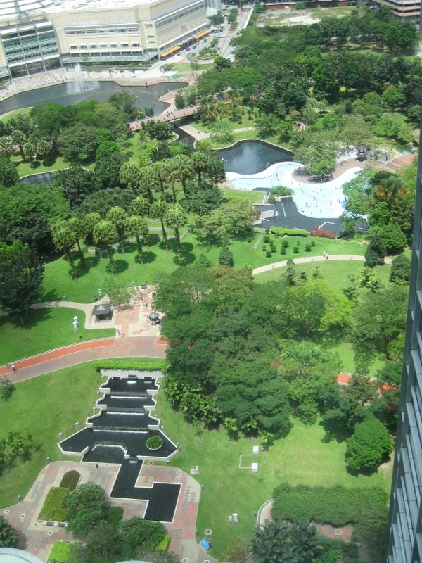 KLCC Park - Parque urbano en el centro de Kuala Lumpur, Malasia
