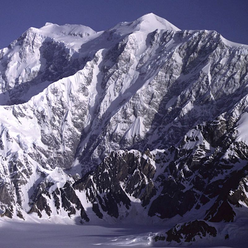 Monte Logan - Cumbre montañosa en el Parque Nacional Kluane, Canadá