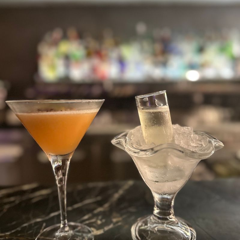 Piram Martini Terrace - Bar et terrasse sur toit à Rome, Italie.