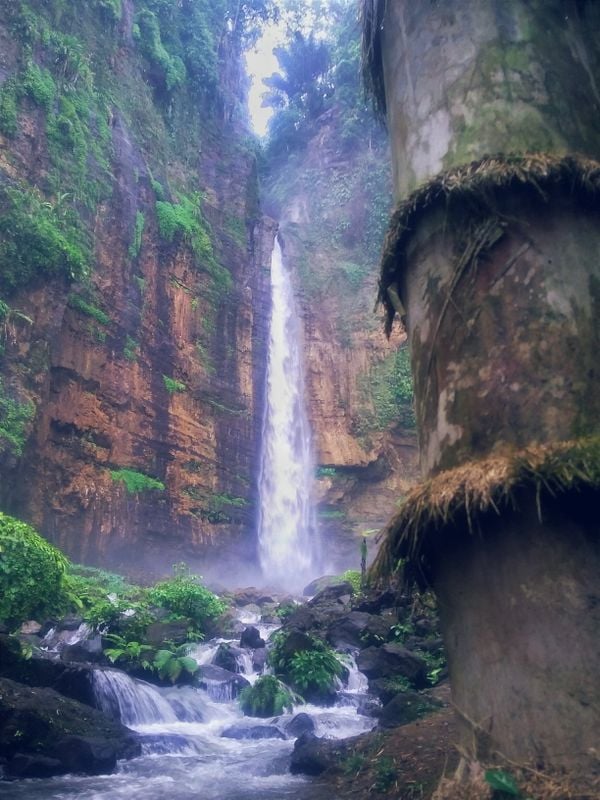 Kapas Biru Waterfall - Cascade à Pronojiwo, Java oriental, Indonésie